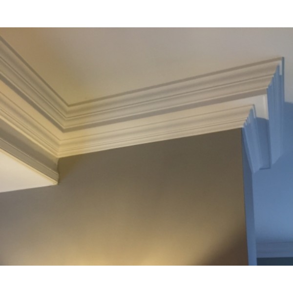 Stylish, classic plain run cornice
